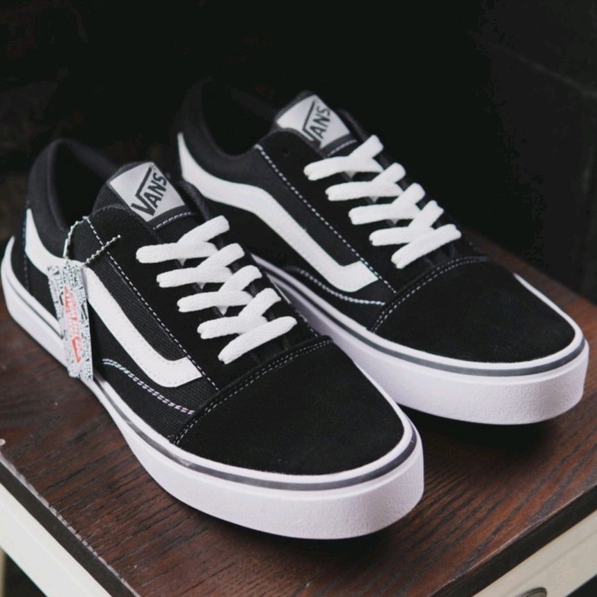 Jual Sepatu vans hitam putih cowok/cewek + box | Shopee Indonesia