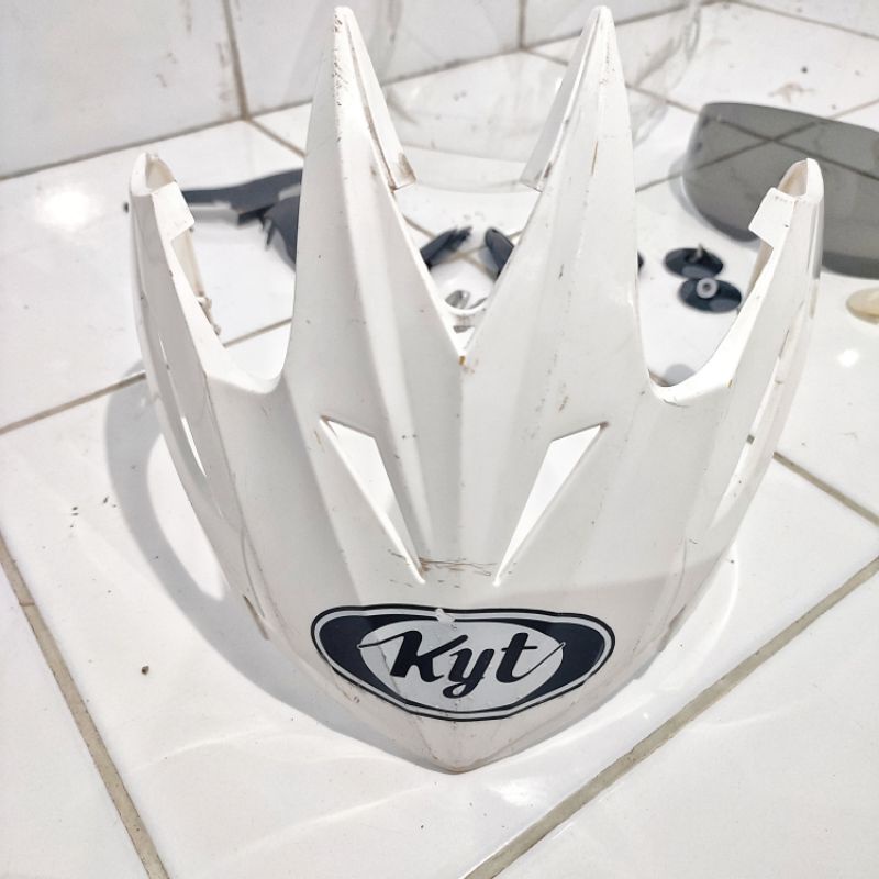 Jual pet Capil topi visor Helm KYT Venom putih Half face bekas Original ...