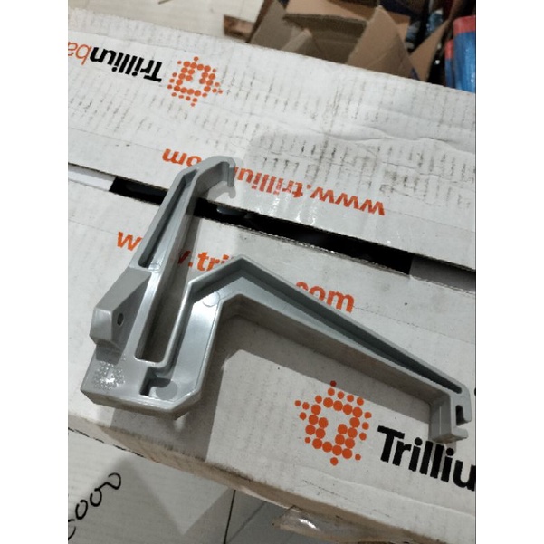 Jual pengkon talang kotak / Gutter Bracket trilliun 140 | Shopee Indonesia