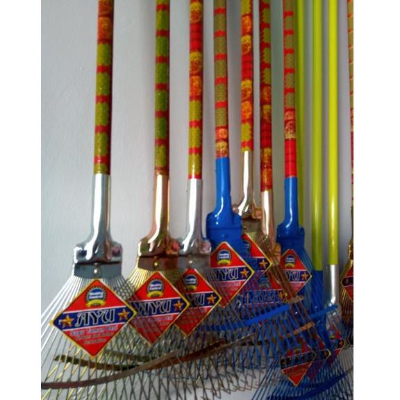 Jual PRODUK TREND Sapu Daun, Sapu Taman Sapu Besi Sudah lengkap dengan ...