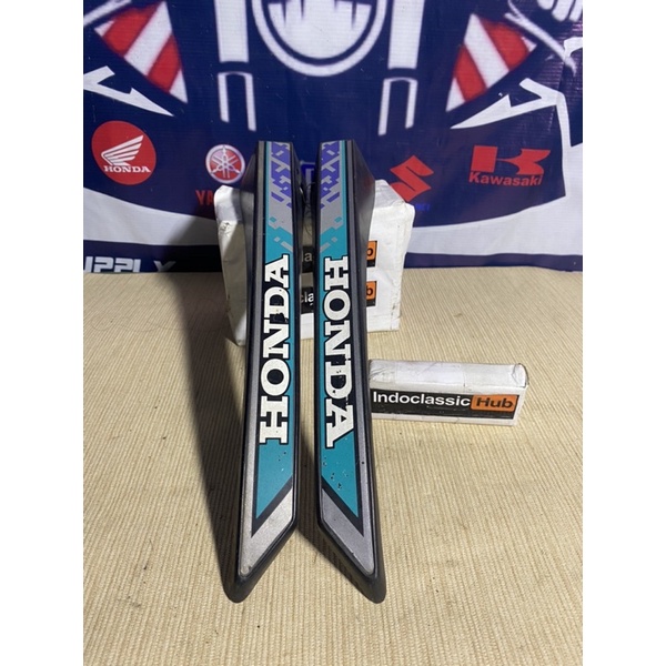 Jual list tangki tutup tangki emblem tangki kiri kanan original copotan ...