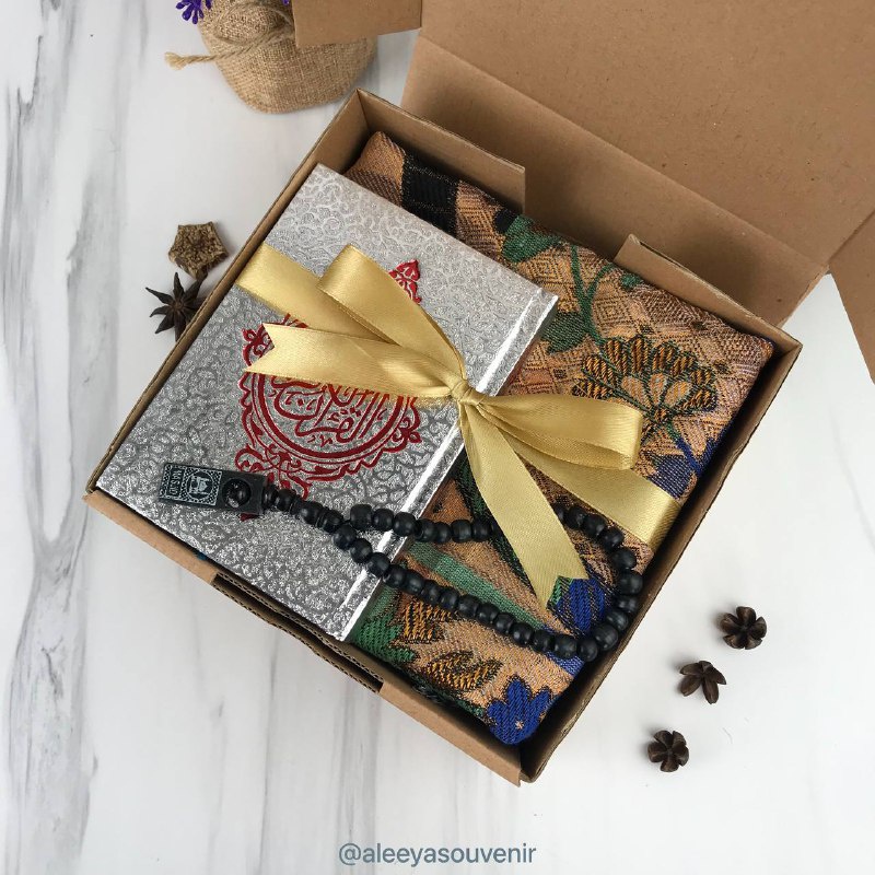 Jual Hampers Gift Box - Sajadah Travel Besar & Al Quran Kecil Tilawah ...