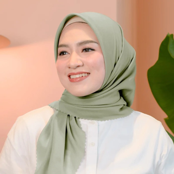 Jual Hijab Segi Empat Polos Laser Cut ( Basic Voal Pollycotton Premium ) - Sekarwatihijab ...