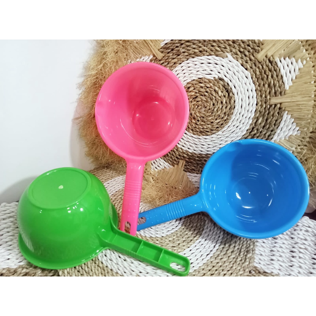 Jual GAYUNG TIMBA SERO MANDI AIR PLASTIK WARNA WARNI UKURAN SEDANG ...