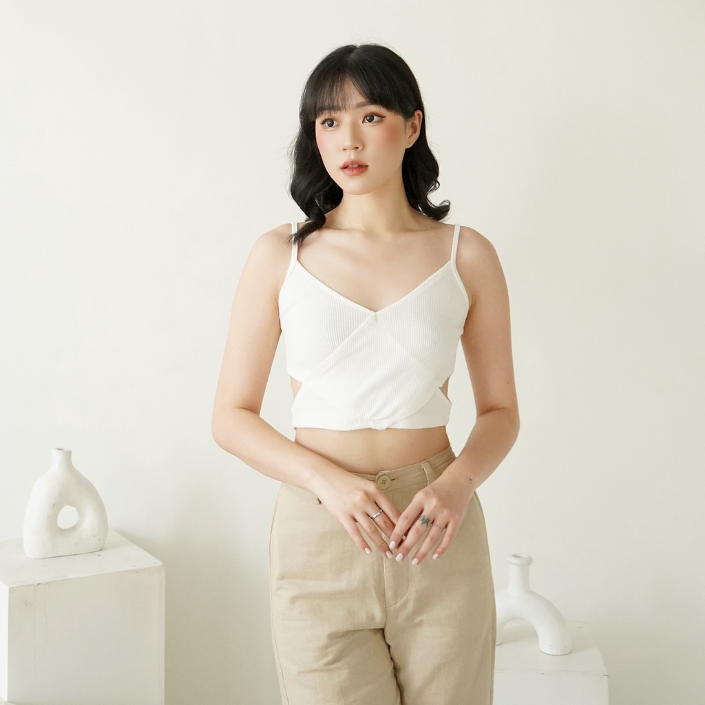 Jual Tanktop Basic Tank Top V-Neck Crop Tanktop Fit Body Atasan Wanita 149 | Shopee Indonesia