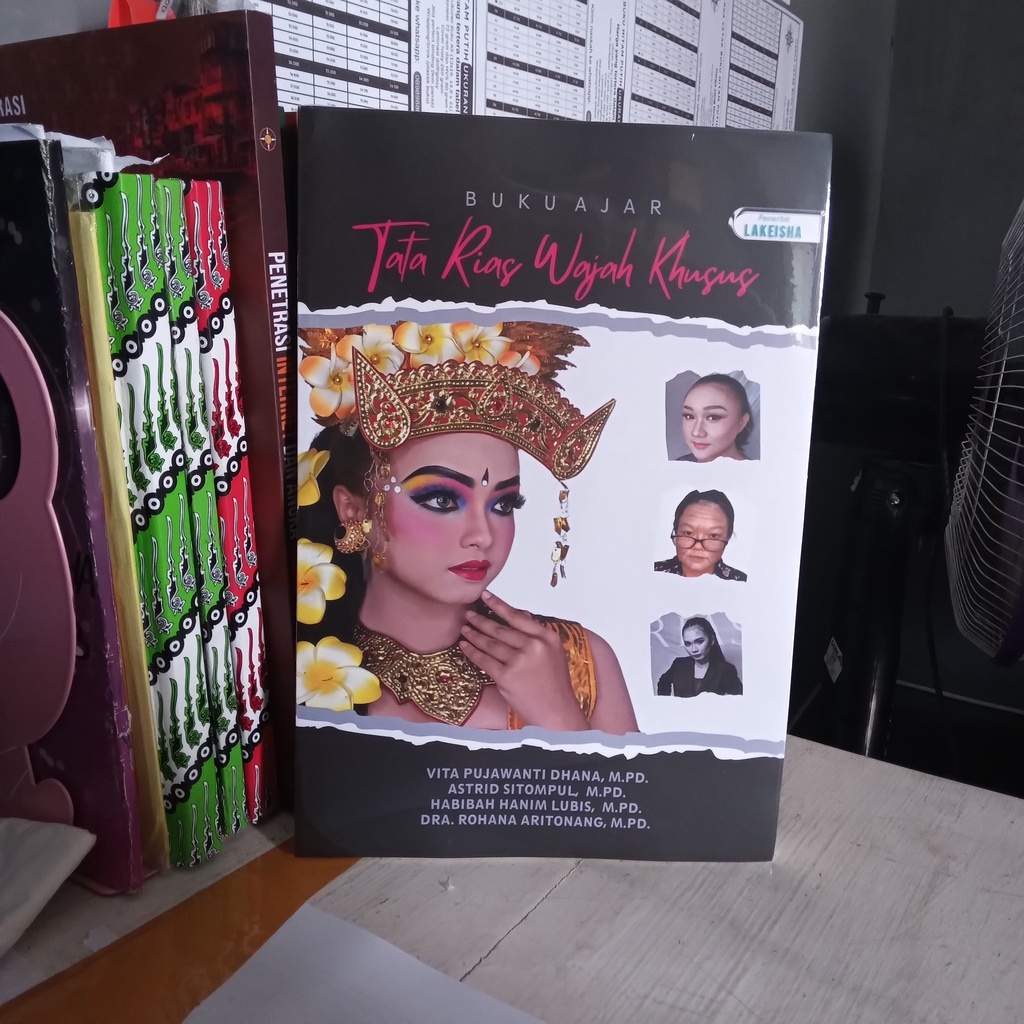 Jual 618. BUKU AJAR TATA RIAS WAJAH KHUSUS | Shopee Indonesia