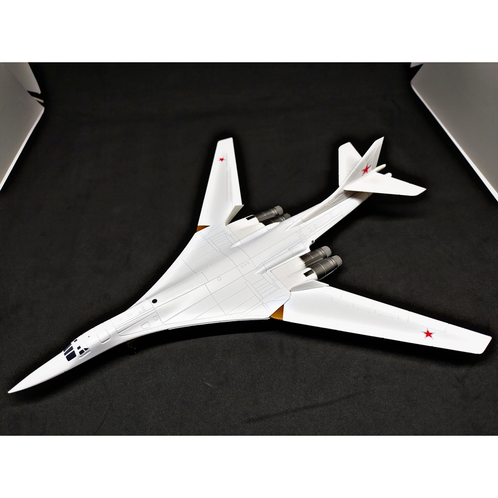 Jual Diecast Pesawat Bomber Tupolev Tu-160 Blackjack Skala 200 AU Rusia ...