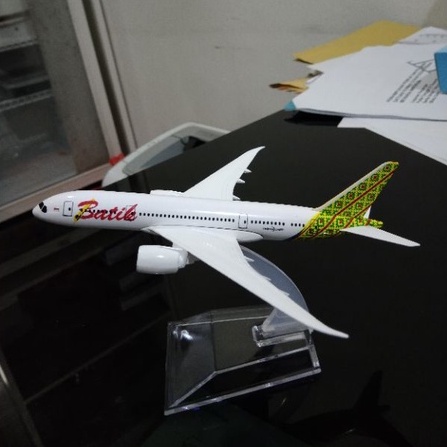 Jual Miniatur Diecast Pesawat Batik Air Indonesia | Shopee Indonesia