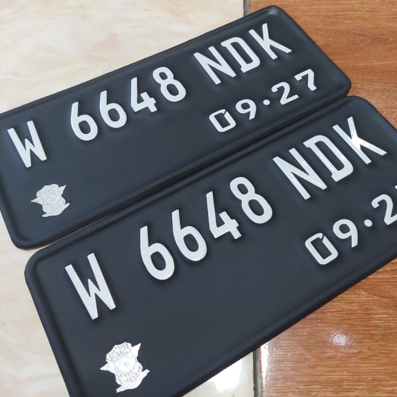 Jual Plat Nomor Motor STANDART TERBARU ( SEPASANG ) Dasar Hitam Tulisan ...