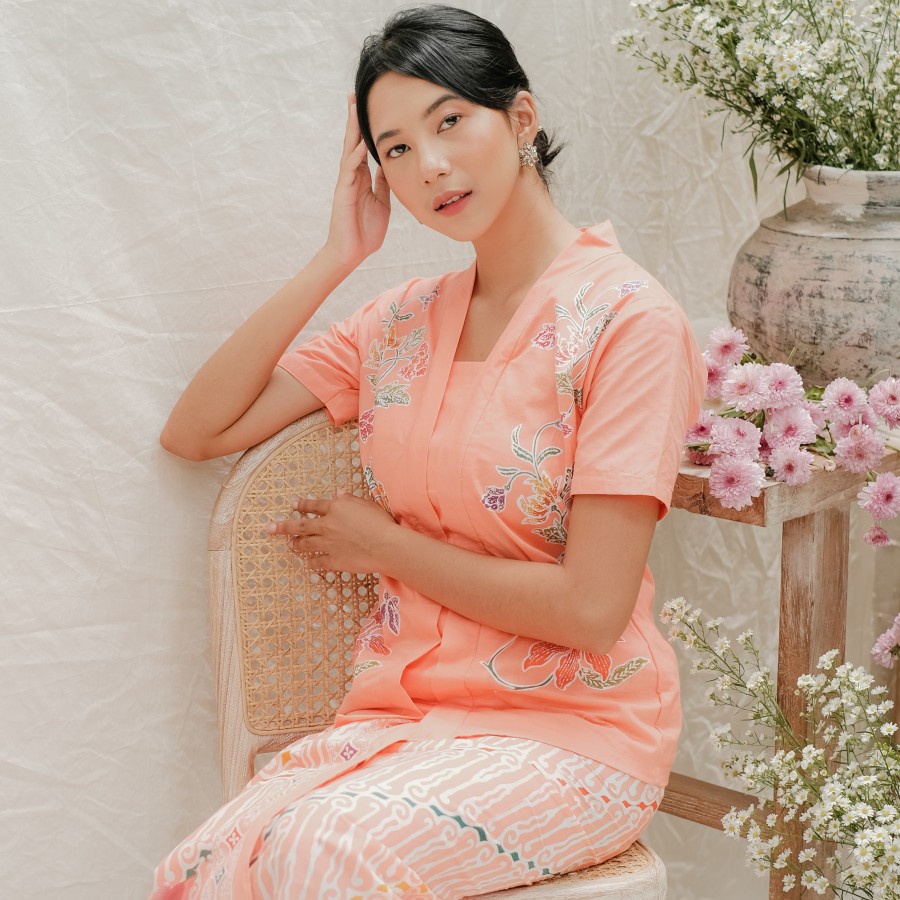 Jual Kebaya Encim Batik Malia Lengan Pendek Meradelima Katun Peach ...