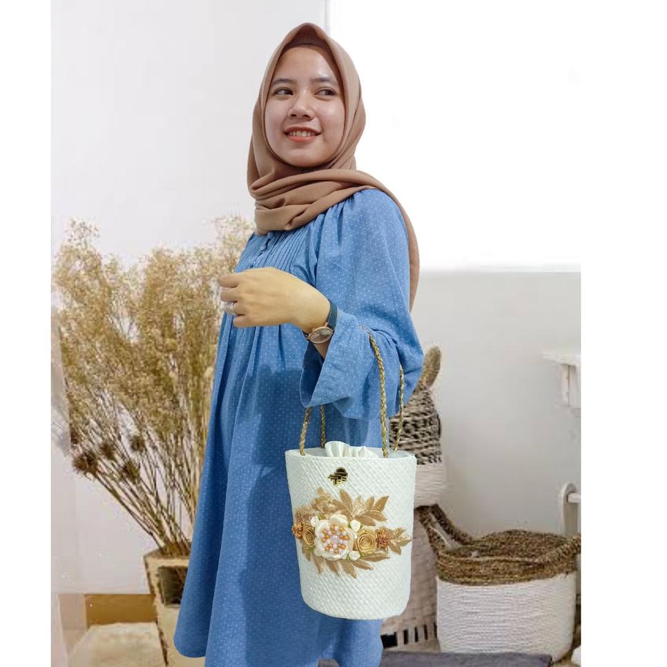 Jual {AKK.10De22ᴳ} RJ CRAFT - Tas Parsel Brokat Tile Anyaman Pandan Tas ...