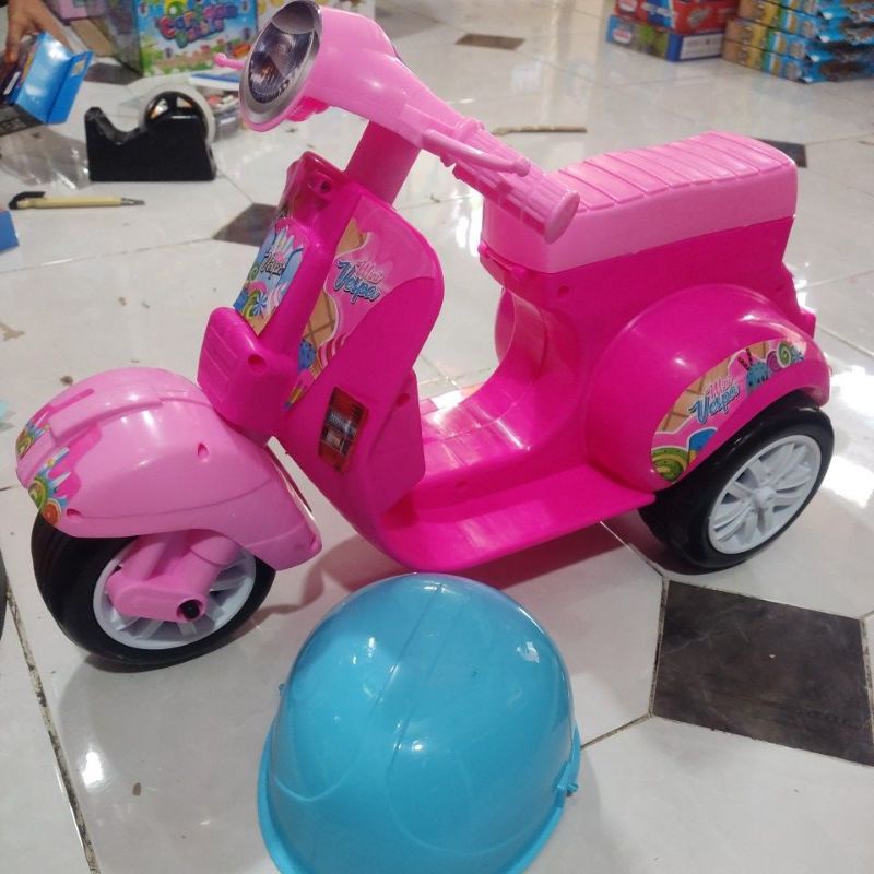 Jual ADA HELM |vespa mainan anak vespa anak MURAH fd 307 | Shopee Indonesia