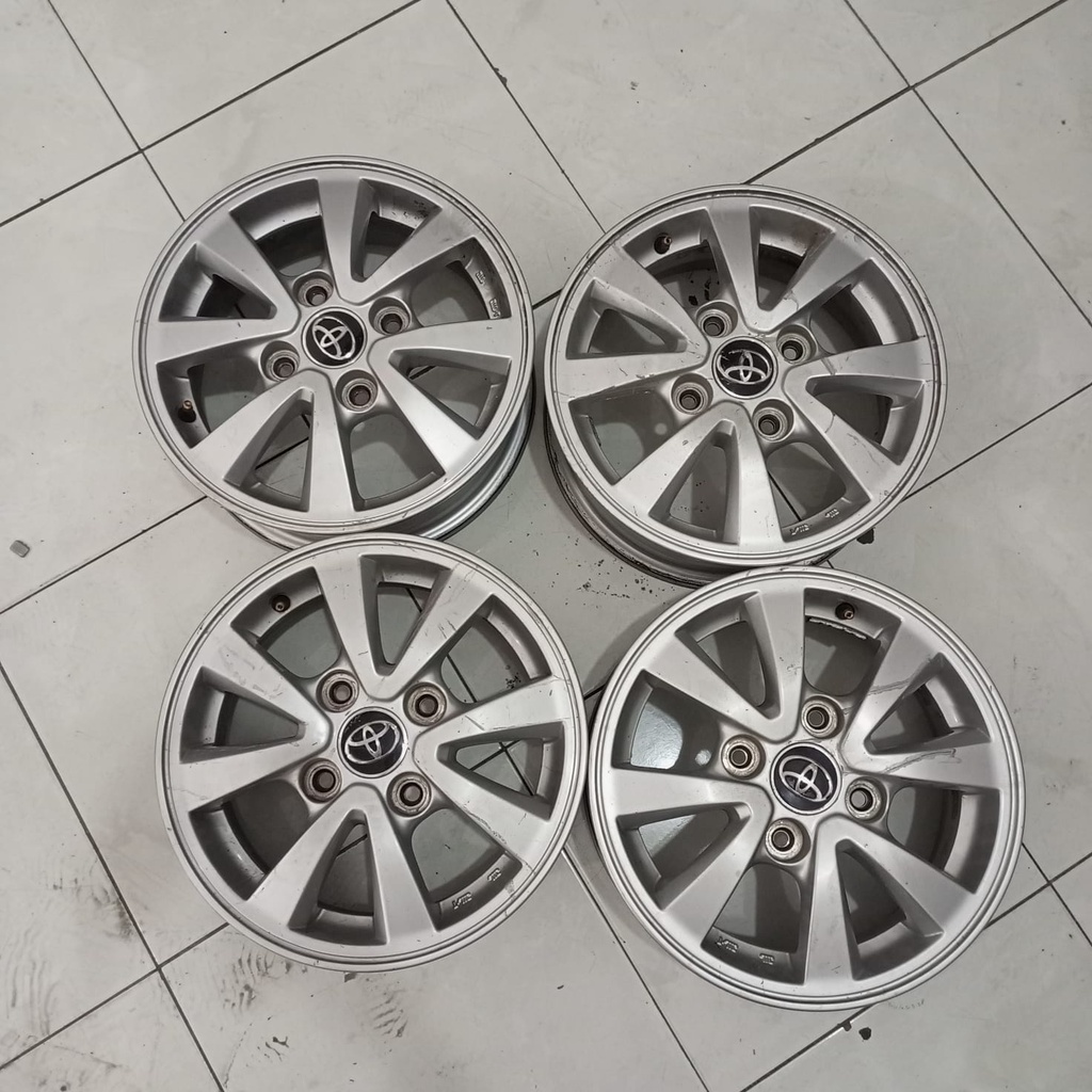 Jual Velg Bekas Ori Copotan Mobil STD Oem AVANZA Ring 14 Hole 4X114,3 SILVER Lebar 5 Cocok Mobil ...