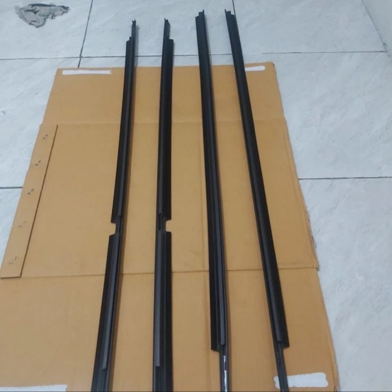 Jual Karet List Kaca Luar / List Plipis luar New Yaris 2014 up Original ...