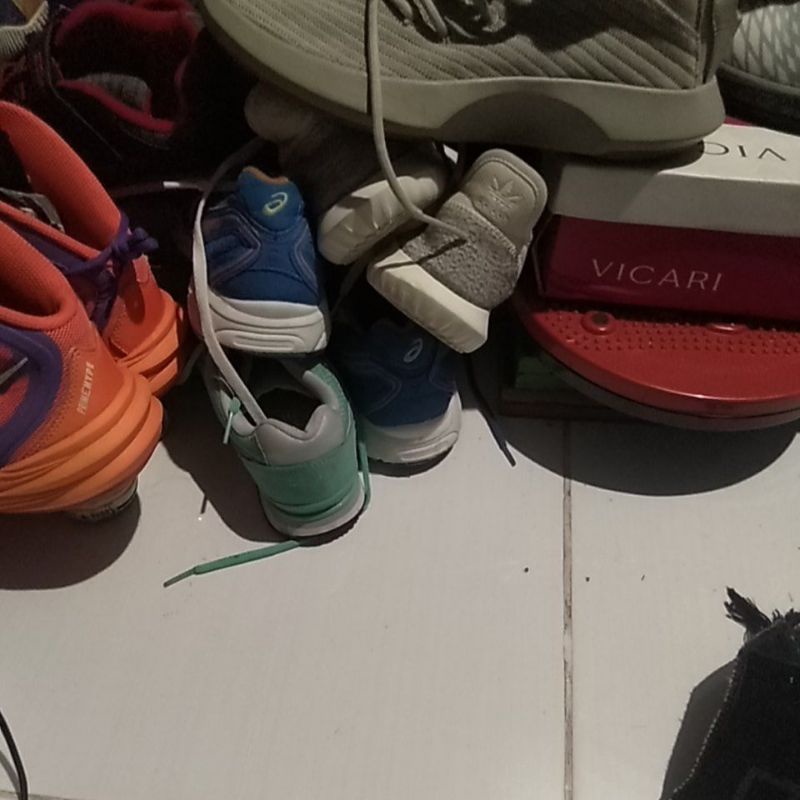 Jual sepatu bekas layak pakai | Shopee Indonesia
