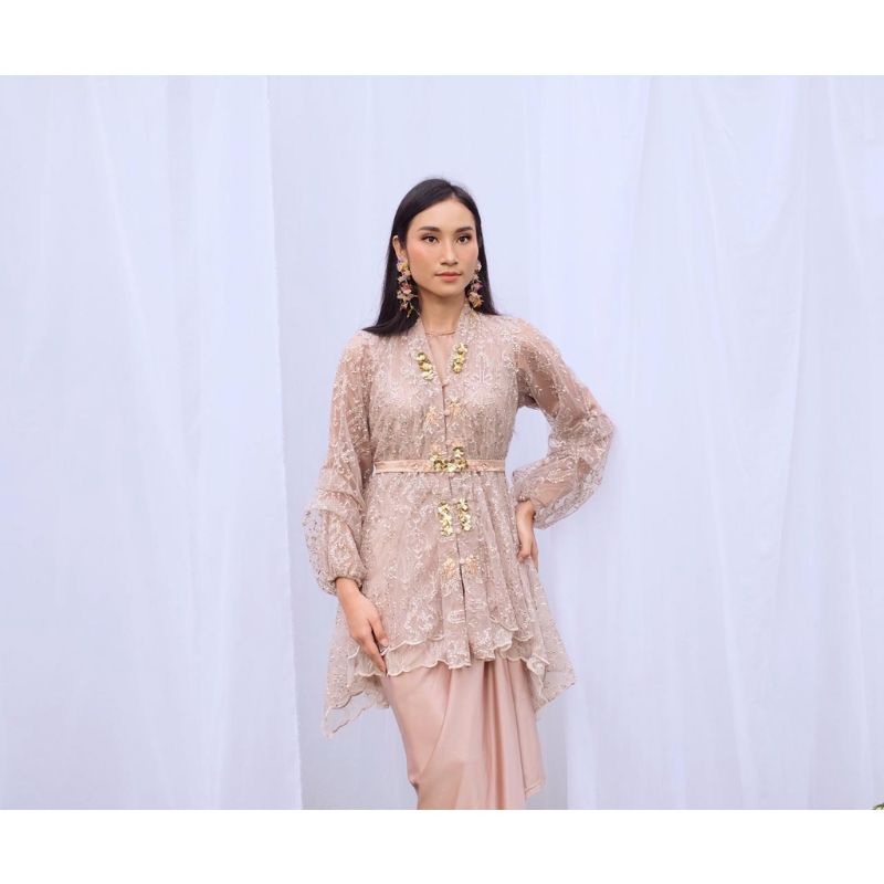 Jual SEWA KEBAYA JALEELA WISUDA GRADUATION LAMARAN | Shopee Indonesia