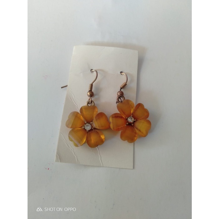 Jual Anting Cantol Motif Bunga 5 kelopak Warna Kuning | Shopee Indonesia