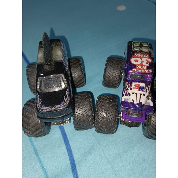 Jual hotwheels monster jam loose grave digger dan mohawk warrior ...