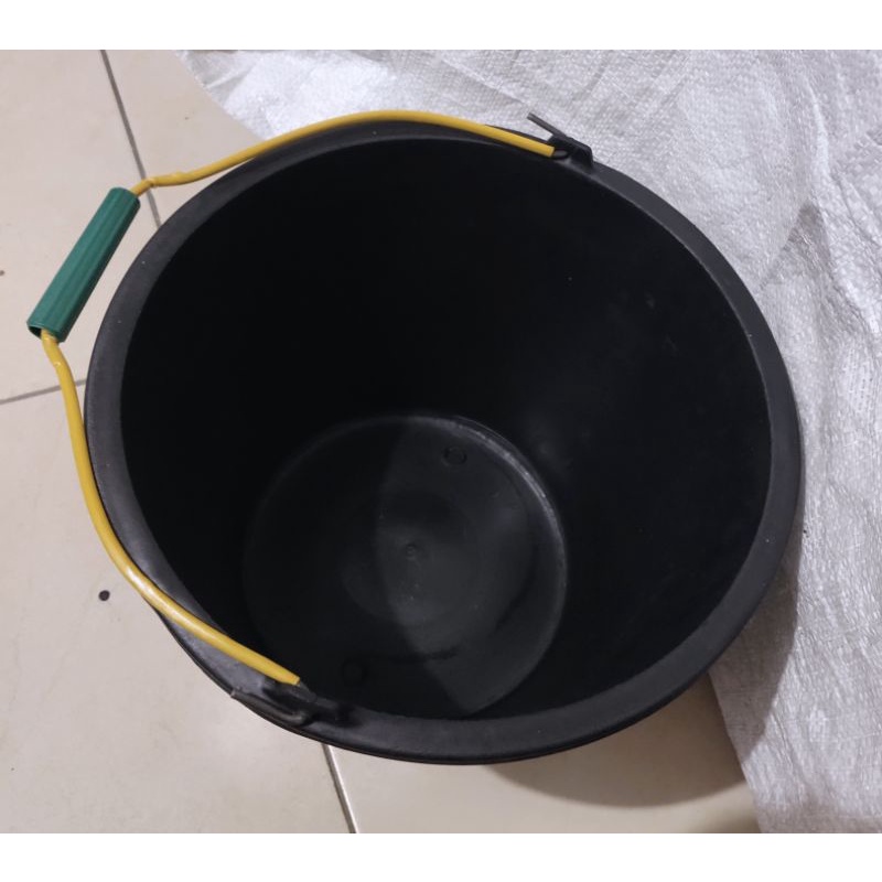 Jual Ember hitam GM 18L/pc | Shopee Indonesia