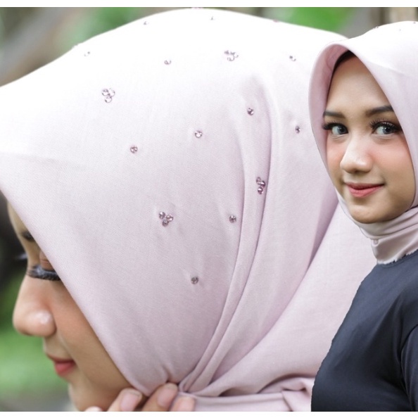 Jual Jilbab Segi Empat Paris Premium Payet Permata Tasel 110 cm x 110 ...