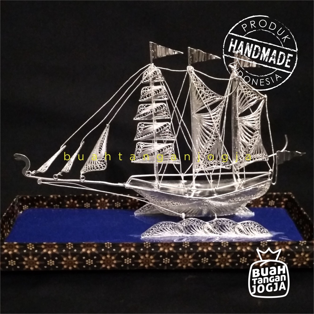Jual Miniatur Kapal Pinisi Lapis Perak - Kerajinan Khas Kotagede Jogja - 30 cm | Shopee Indonesia