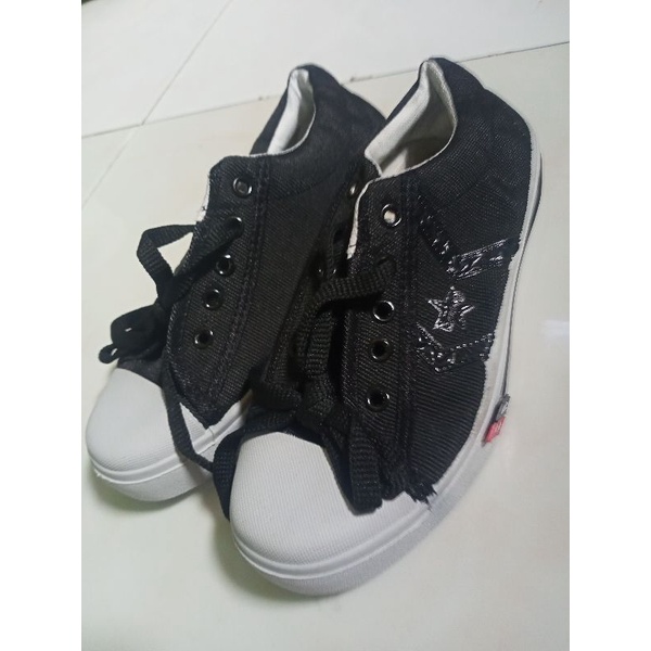 Jual sepatu viral hitam putih santai size 28-31 | Shopee Indonesia