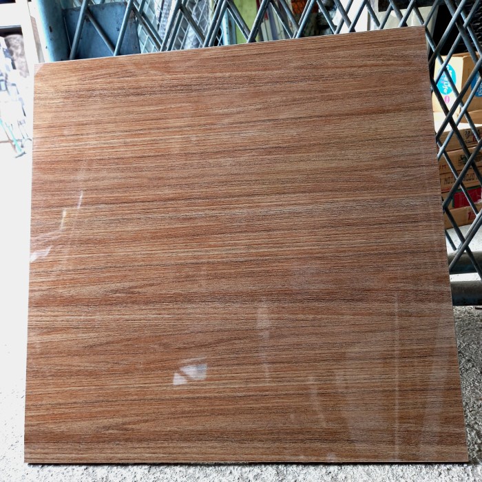 Jual GRANIT LANTAI 60x60 GLOSSY COKLAT URAT KAYU | Shopee Indonesia