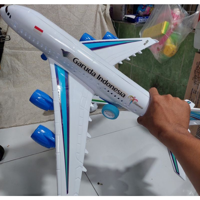 Jual mainan pesawat Garuda indonesia | Shopee Indonesia