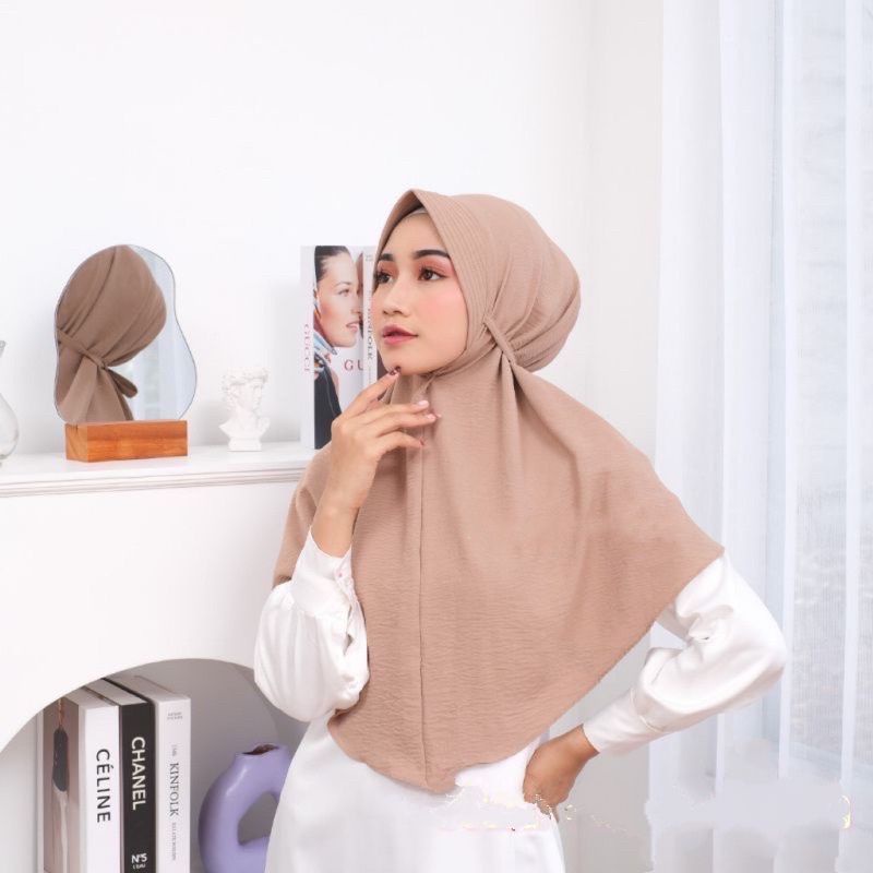 Jual Bergo crinkle airflow pet tali dengan tepi di jahit rapi hijab crinkle airflow kekinian ...