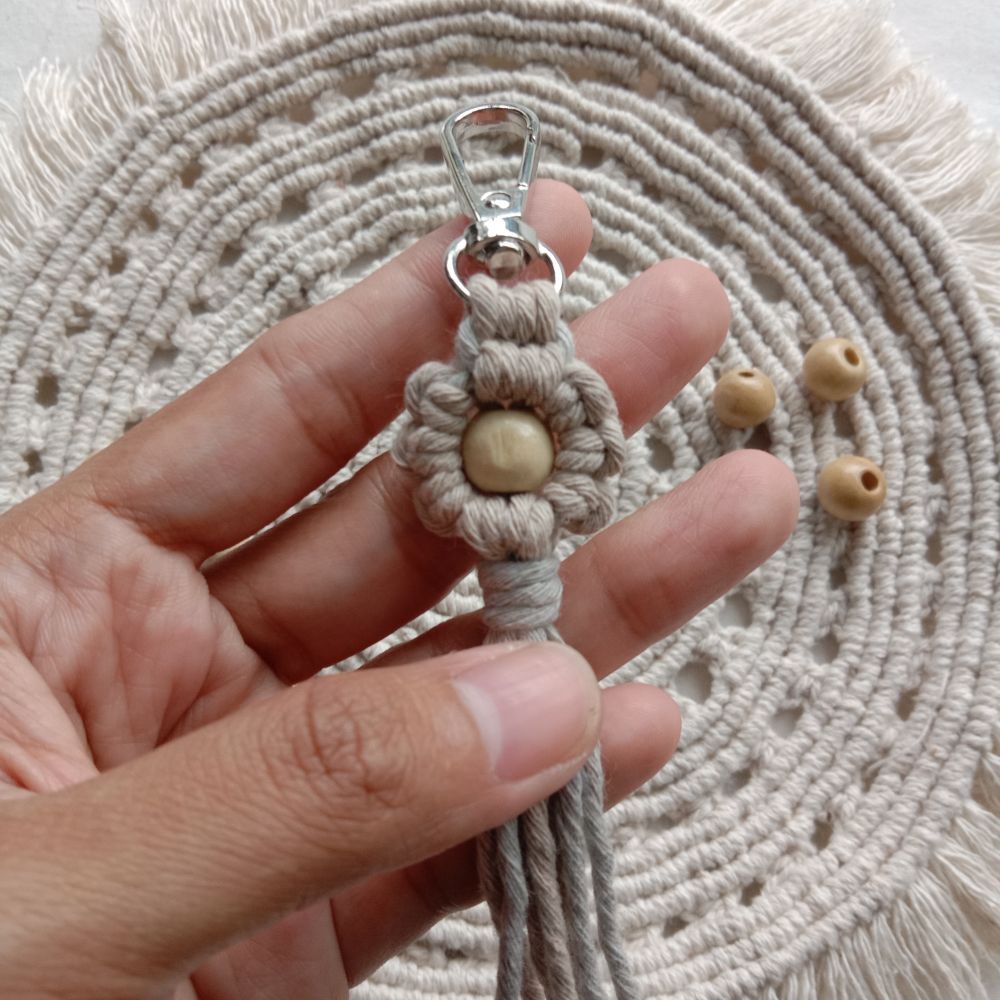 Jual WE MACRAME Flower Keychain / Gantungan Kunci Handmade | Shopee ...