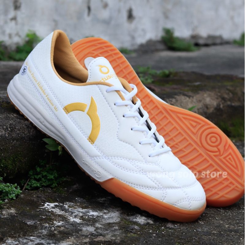 Jual Sepatu Futsal Ortuseight Catalyst + Sepatu Futsal Original ...