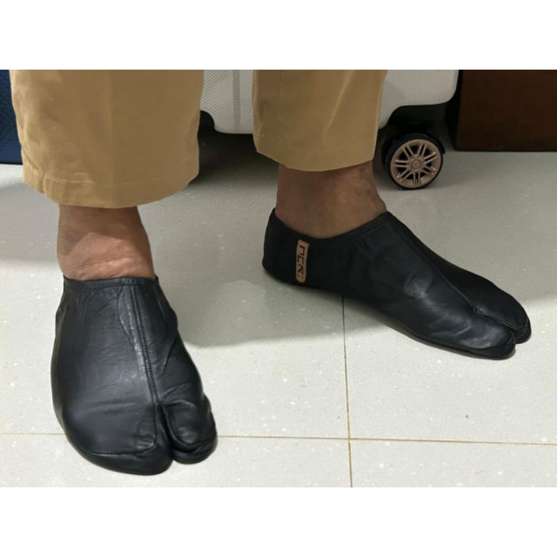Jual sepatu thawaf khuff khuf ibu jari kulit asli | Shopee Indonesia