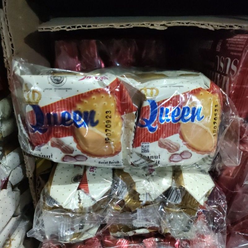 Jual interbis queen sandwich biscuit biskuit dengan krim | Shopee Indonesia