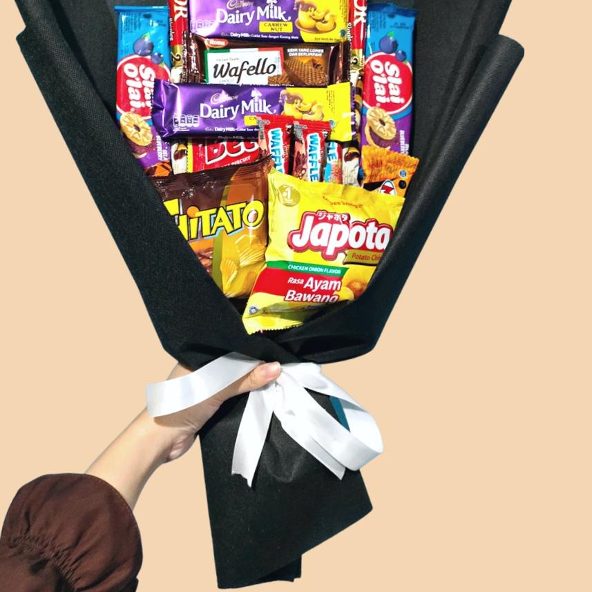 Jual limited STOCK!Bucket Snack Graduation | Buket Makanan Hadiah ...