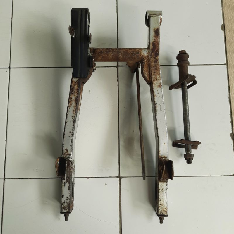 Jual swing arm kawasaki kaze kazer original copotan motor buat modif ...