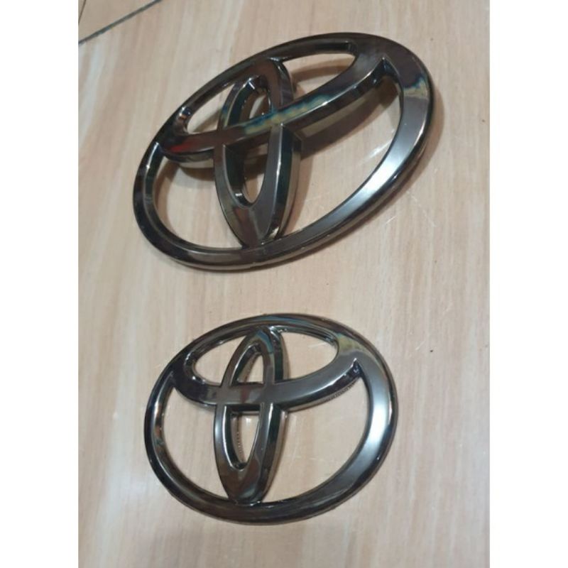 Jual emblem logo lambang Toyota Innova reborn2016 _2020 black chrome ...