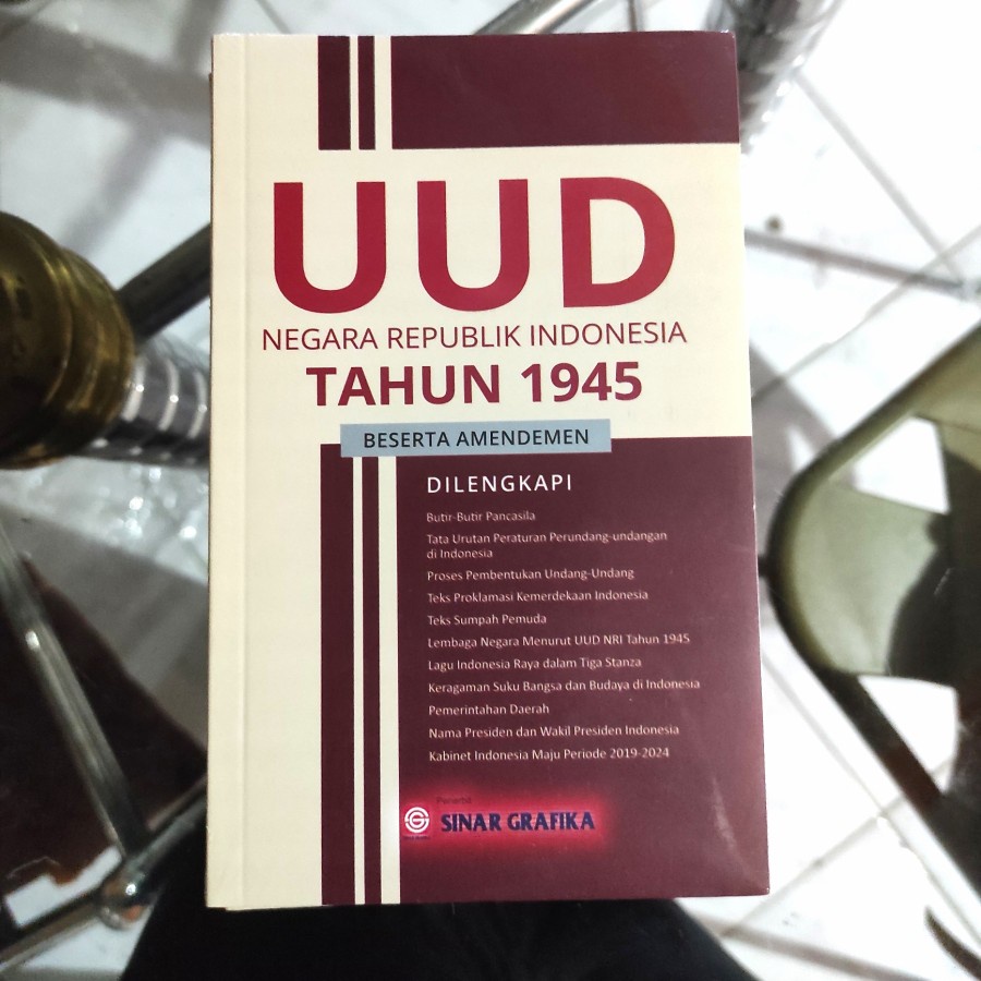 Jual UUD Negara Republik Indonesia Tahun 1945 Beserta Amandemen - Redaksi | Shopee Indonesia
