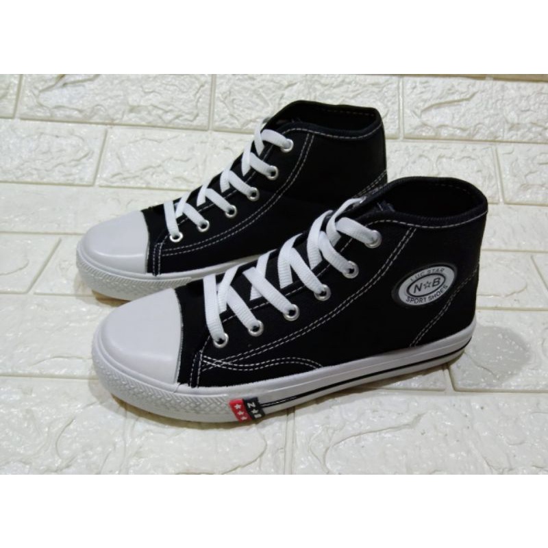 Jual SEPATU SEKOLAH NB TALI DAN PEREKAT HITAM PUTIH TK,SD,SMP,SMA SOL ...