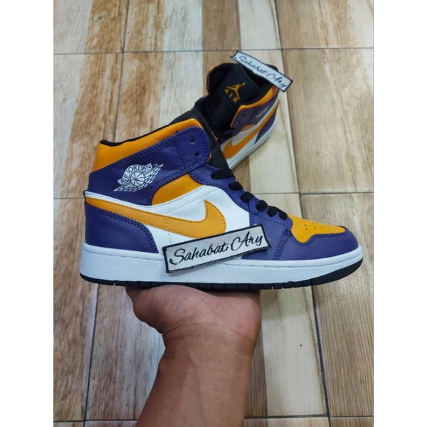 Jual Sepatu AJ 1 Mid Lakers 2022 | Shopee Indonesia