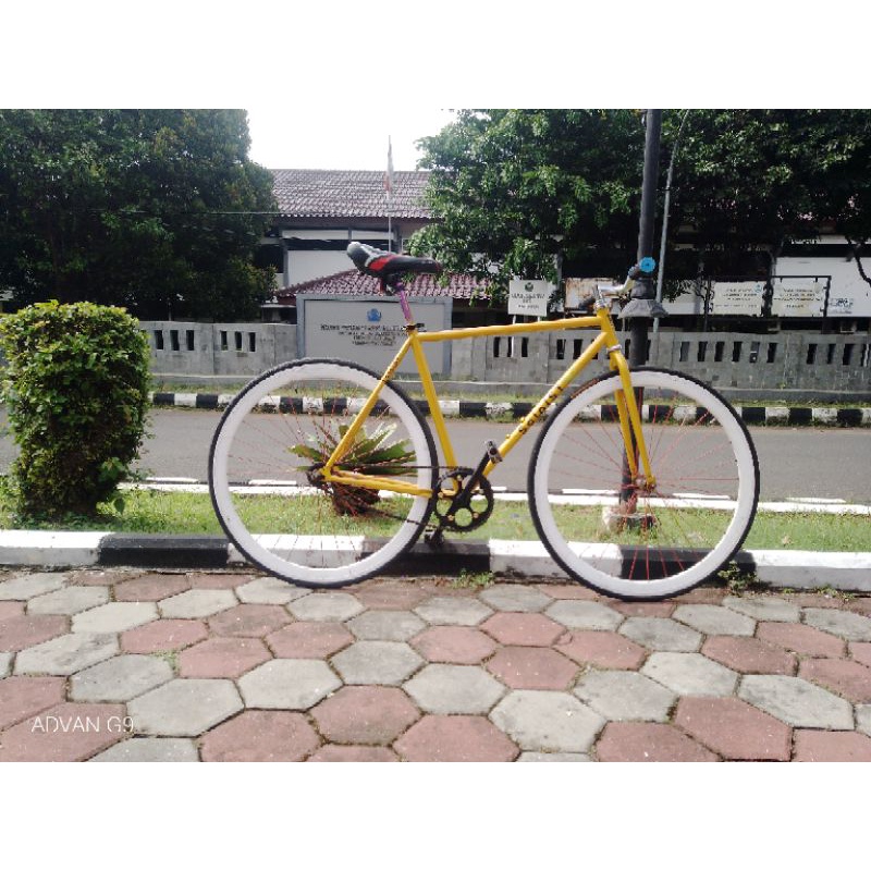 Jual Sepeda fixie kuning gold rem torpedo | Shopee Indonesia