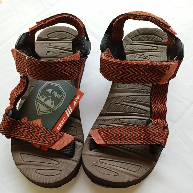 Jual sandal gunung merk AREI Palang Pesagi No 41 merah bata bermotif ...