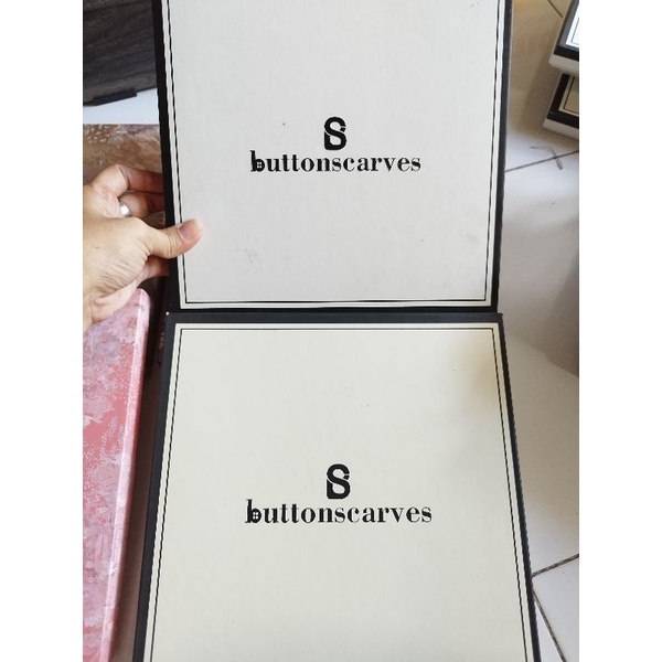 Jual BOX ONLY ORIGINAL BUTTONSCARVES | Shopee Indonesia
