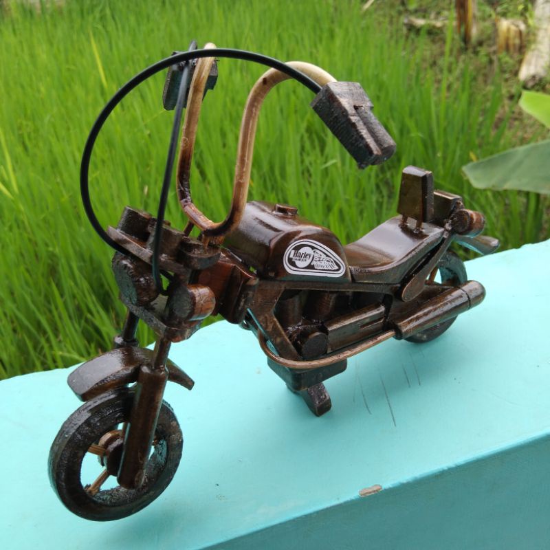 Jual Miniatur kayu motor Harly Davidson souvernir Malioboro oleh oleh ...