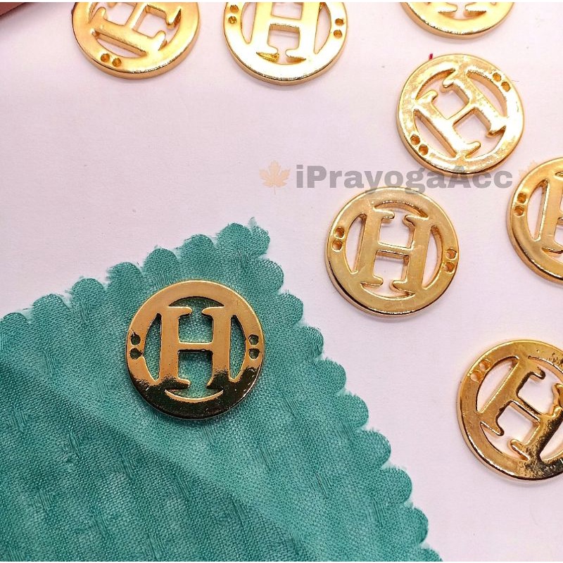 Jual PLAT KERUDUNG BUTTONSCARVES | Plat Branded | Pin Jait | Pin ...