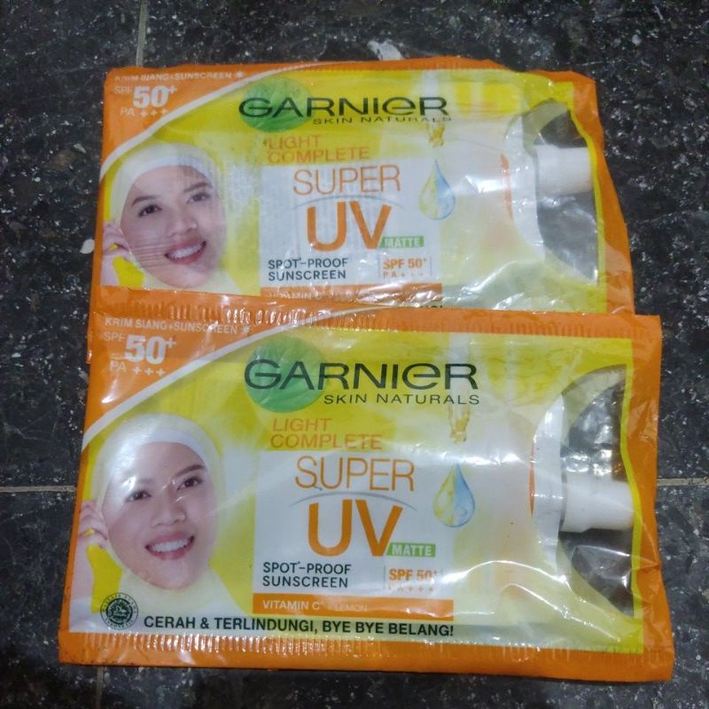 Jual Garnier light complete super UV matte sunscreen 7ml sachet ...