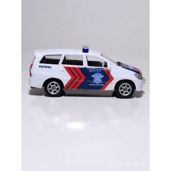 Jual Diecast miniatur mobil Toyota Innova custom polisi Indonesia ...