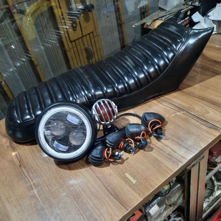 Jual Jok custom verza tanpa ganti tangki plus paket lampu set Megapro ...