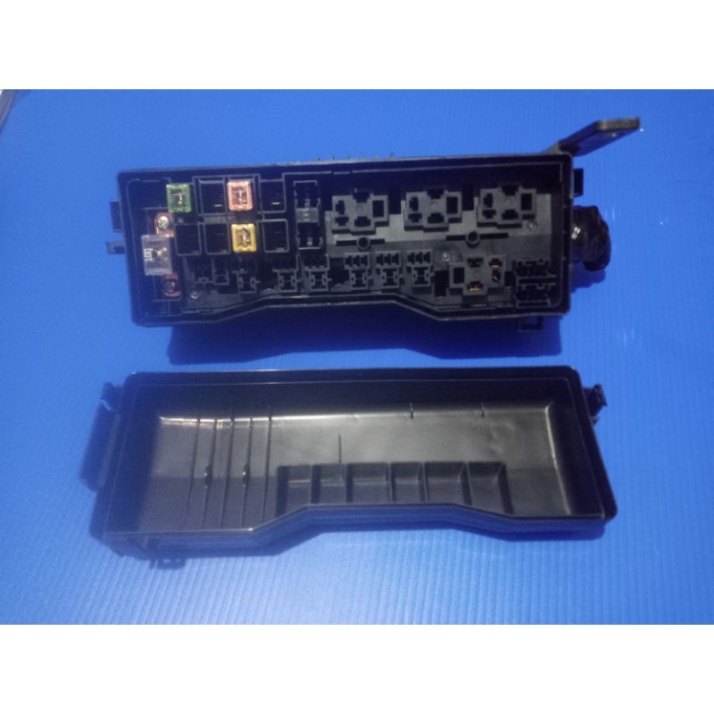 Jual ORI fuse box sekring bagian belakang Isuzu Elf NKR 71 uero 2,NMR ...