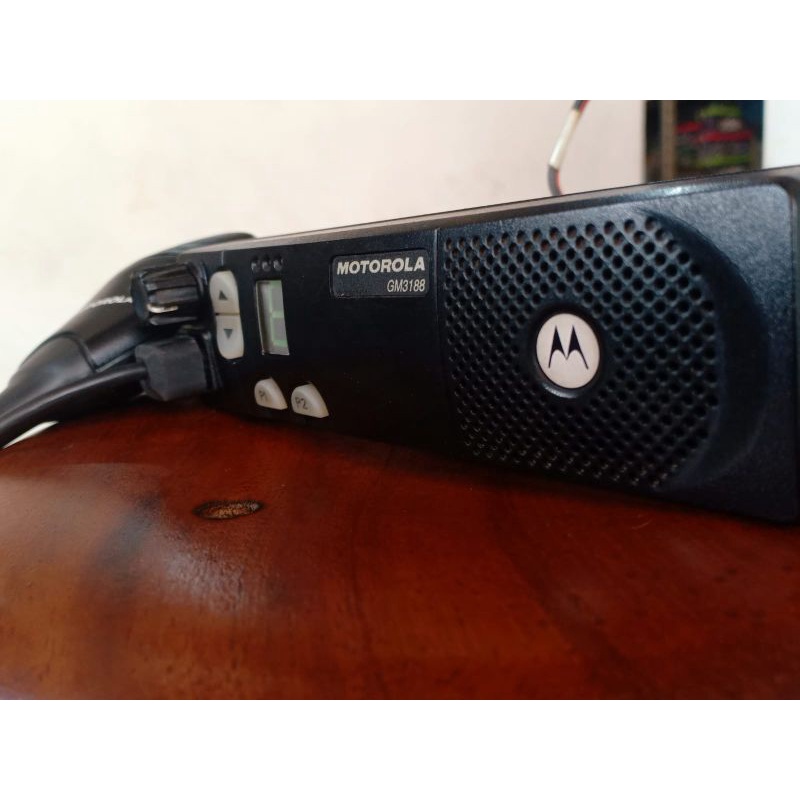 Jual Radio Rig Motorola Gm3188 Frekuensi UHF 400.000 sd 460.000 mhz ...