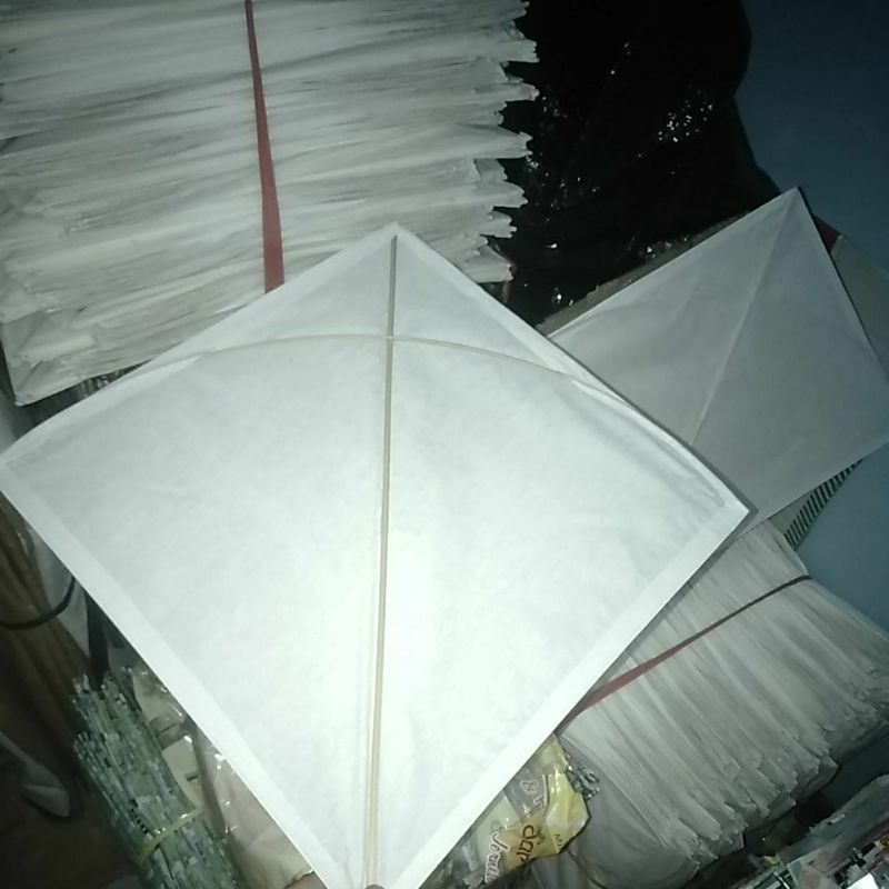 Jual layangan kertas polos putih murah Sortiran Bagus2 uk -+ 58 , ( isi ...